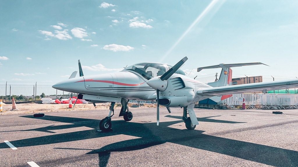 Vacante: Comercial Vuelos VIP en World Aviation | Top of Minds ES